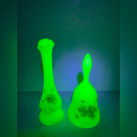 Fenton | Accents | Vintage Uranium Fenton Custard Glass Bell Bud Vase ...